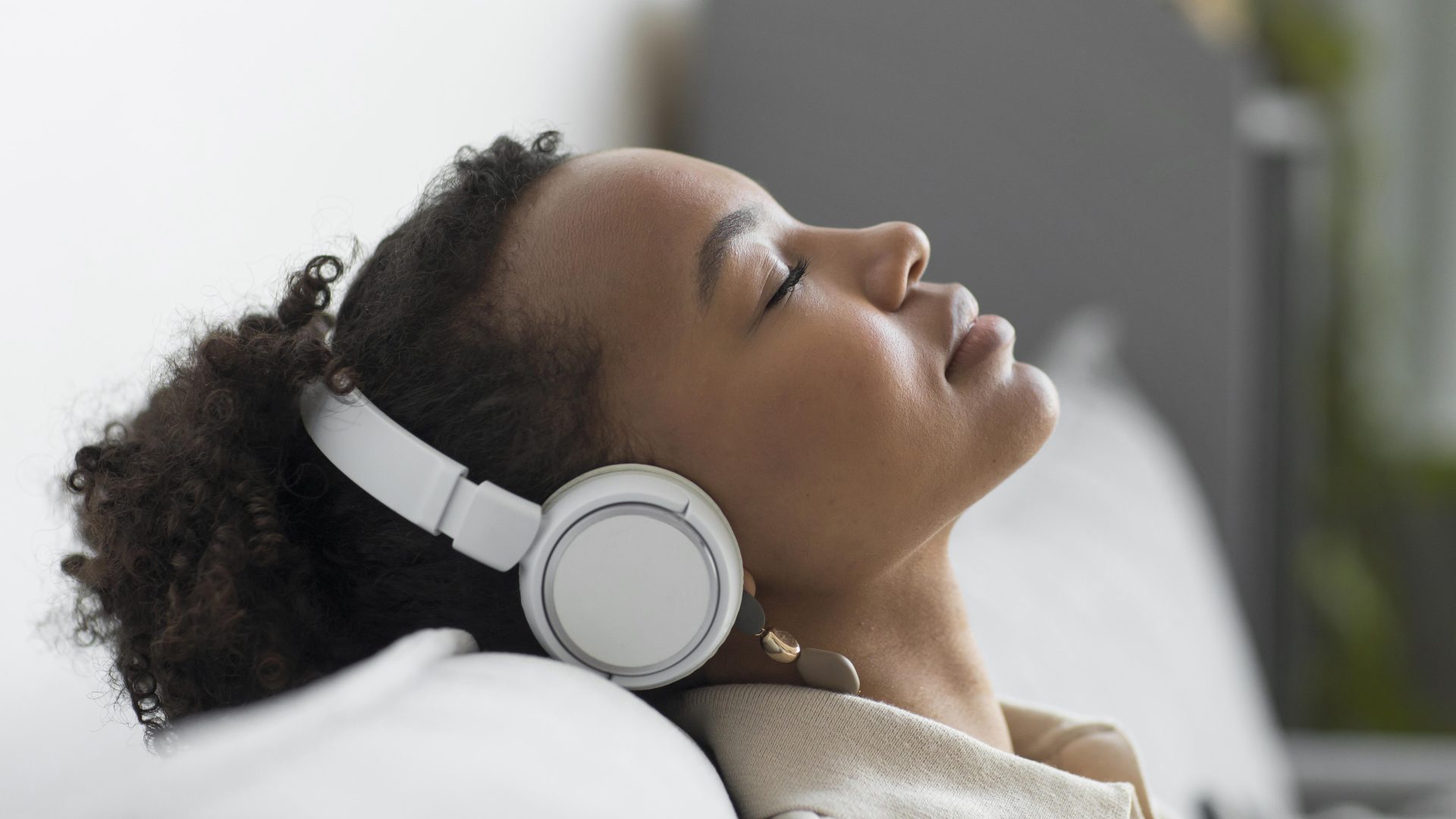 SOUND HEALING; A WELLNESS STRATEGY - HR Focus Universe